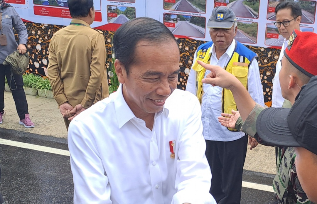 Kunjungi Pasar Salakan Bangkep, Presiden Jokowi: Bawang Putih Agak ...
